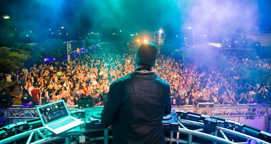 El DJ como arquitecto cultural: de selector musical a creador de ...