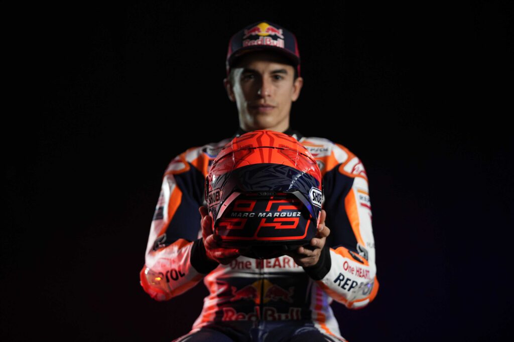 Marc Márquez lucirá un nuevo casco "minimalista" en 2022 | El Sumario