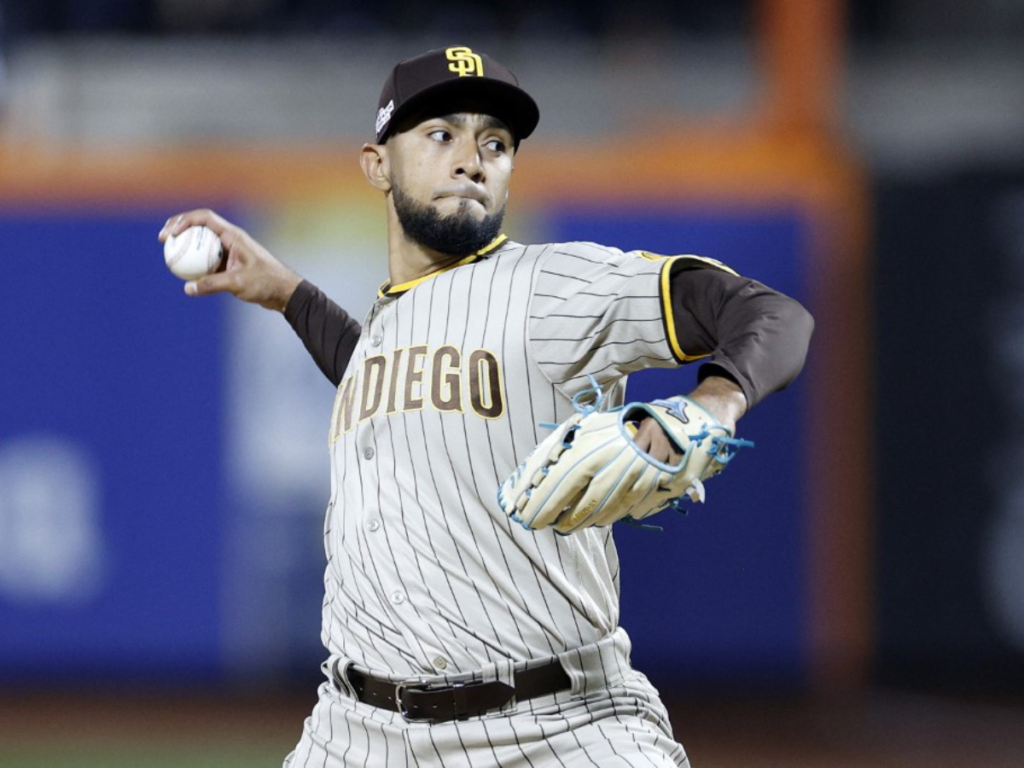 Robert Suárez volvió a pactar con los Padres de San Diego