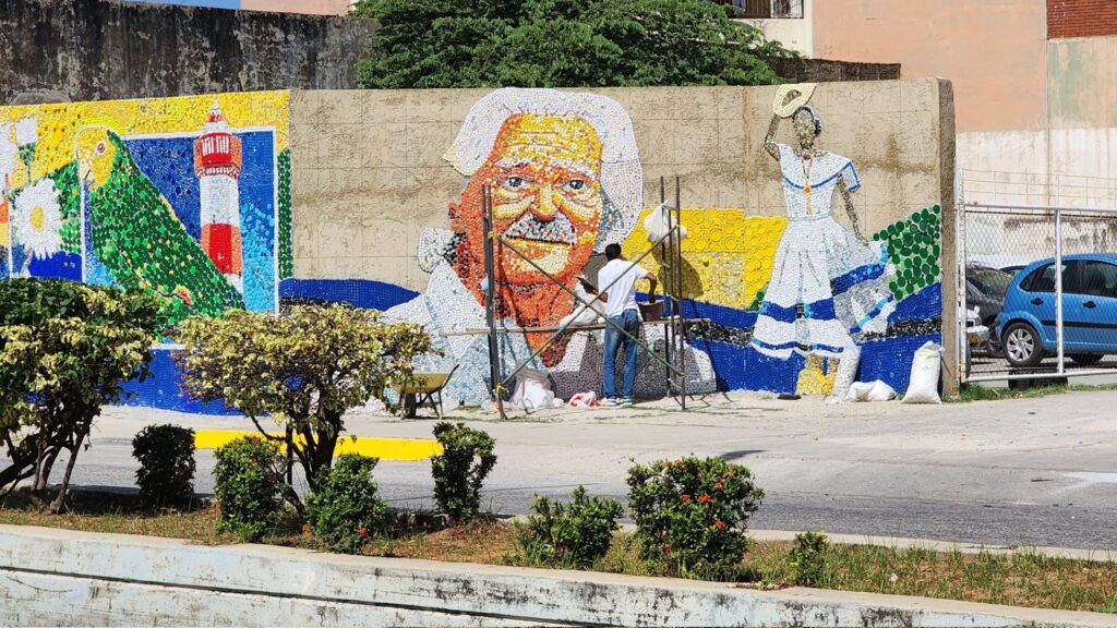 Finalizado el 2do mural más grande del mundo realizado con tapas de ...