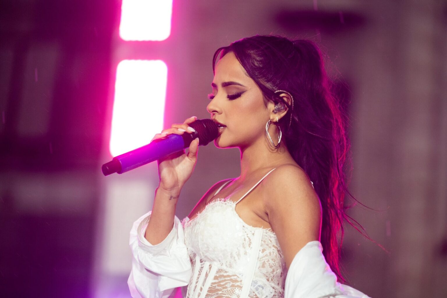 Becky G publicará el #28Sep su nuevo álbum "Esquinas" | El Sumario