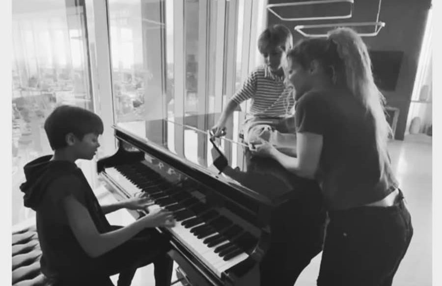 Hijos de Shakira debutan en la música con el tema 'The One' | El Sumario